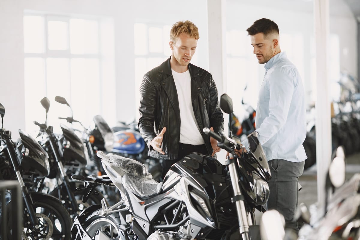 Guida ai 10 accessori da moto da avere assolutamente